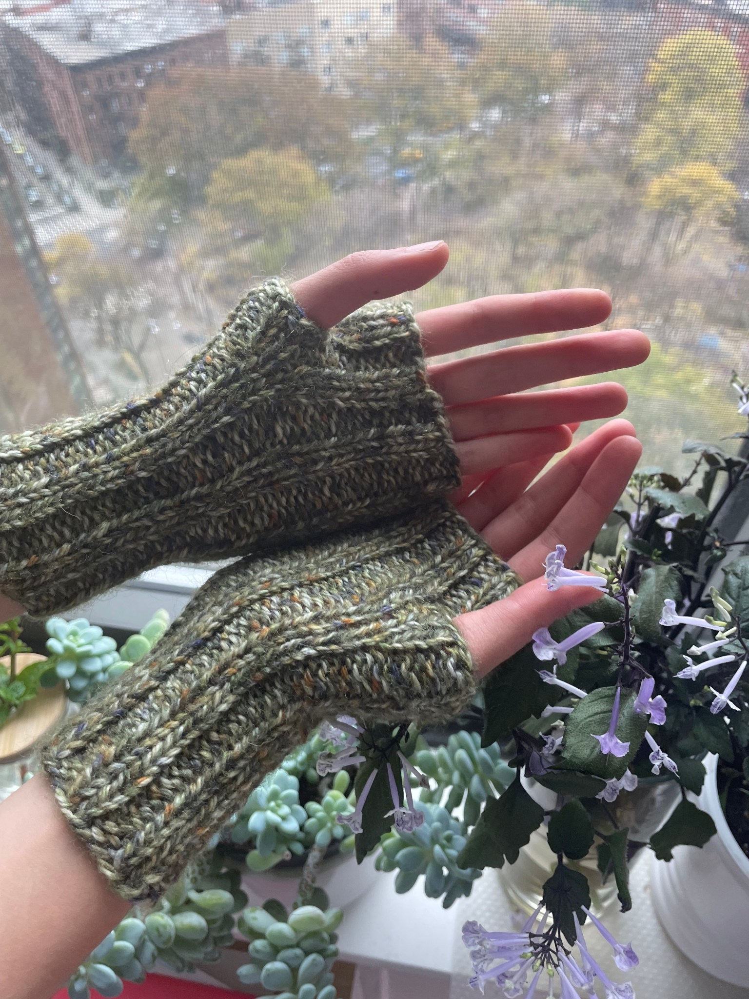Ribbed Fingerless Mittens: Free Knitting Pattern – Joy 2 Create