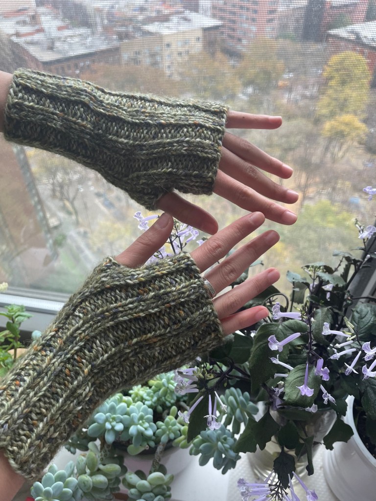 Ribbed Fingerless Mittens: Free Knitting Pattern – Joy 2 Create
