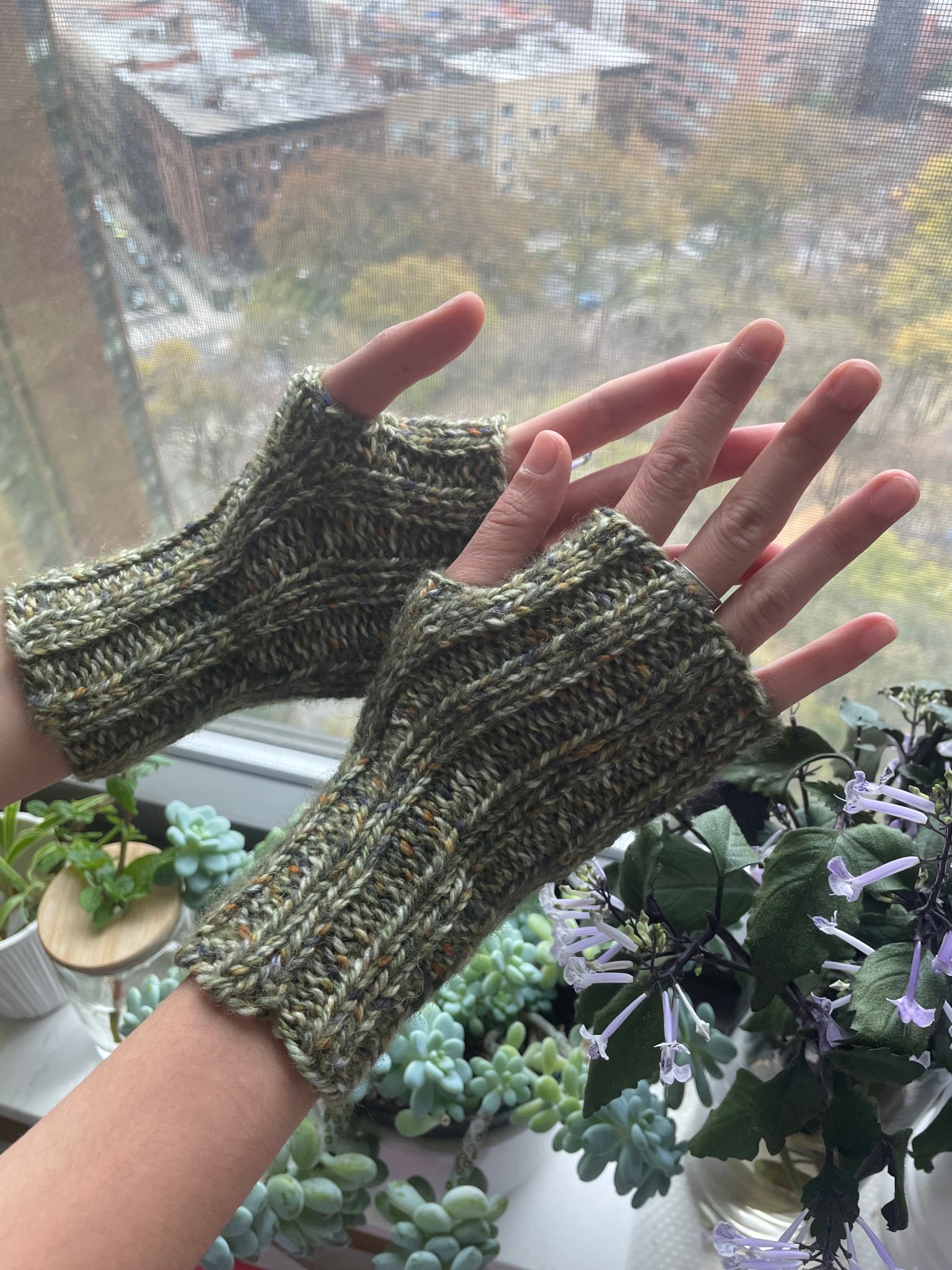 Ribbed Fingerless Mittens: Free Knitting Pattern – Joy 2 Create